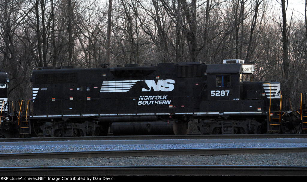 NS GP38-2 5287